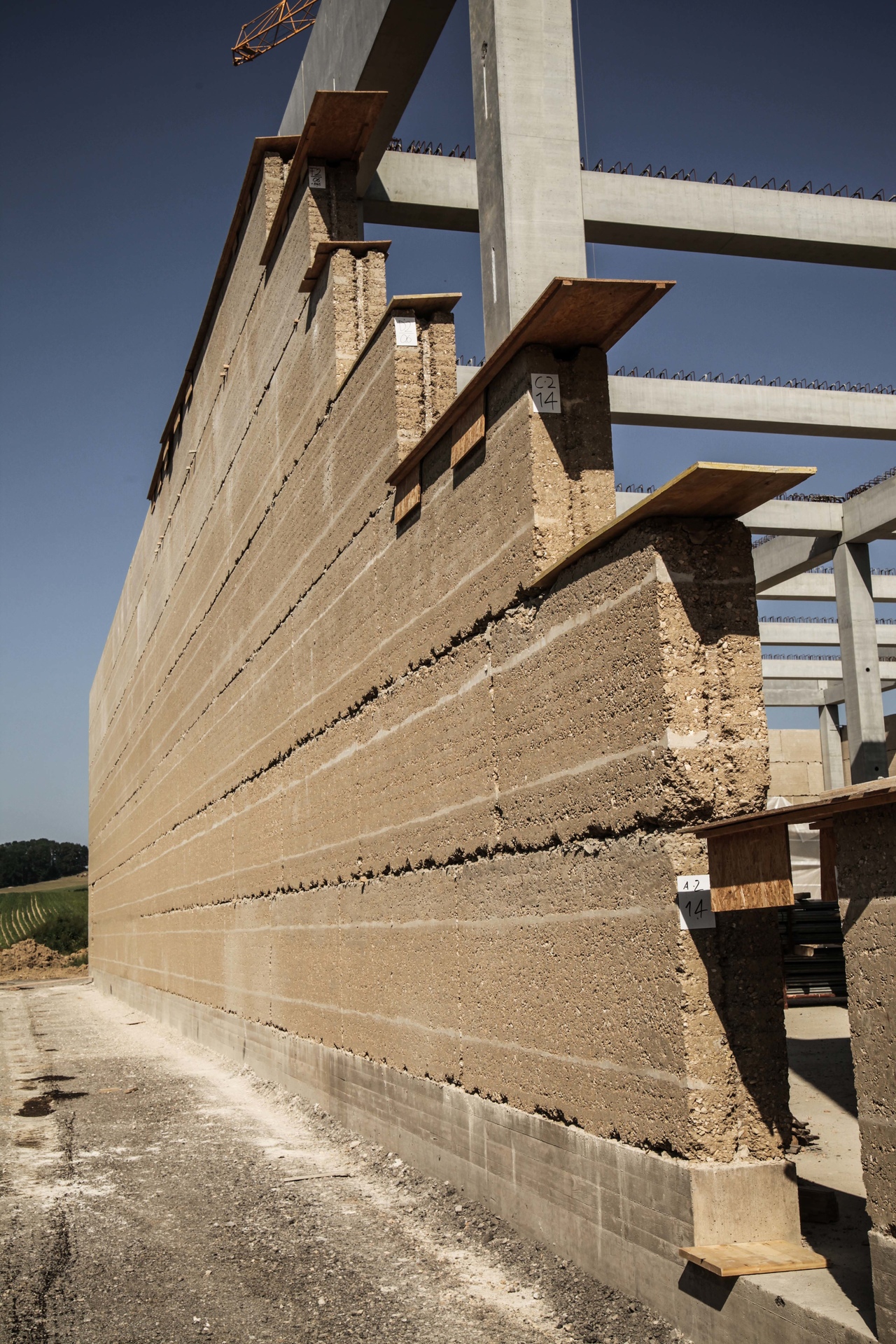 Facade en pisé préfabriqué (Martin Rauc), 2013