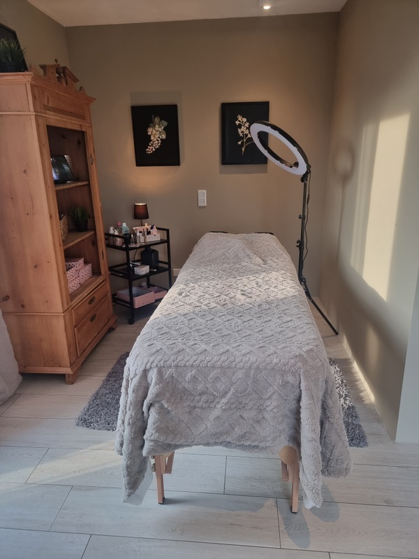 Alexandra Adler - LASHES BROWS & MORE