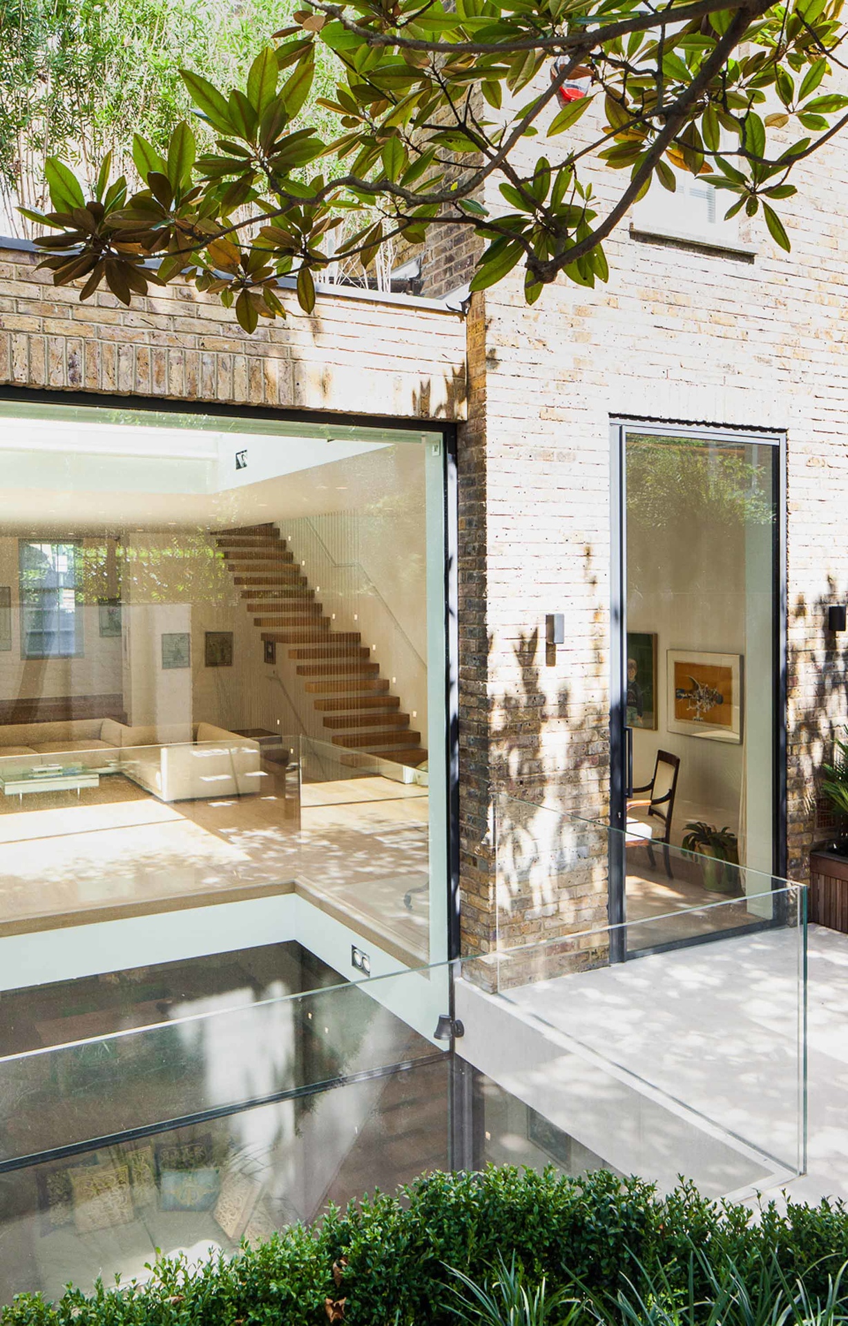 CHELSEA HOUSE