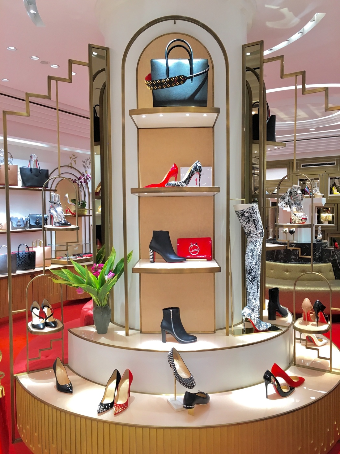 Guillaume de BERGEN | Shoes Design . . . Visual Merchandising